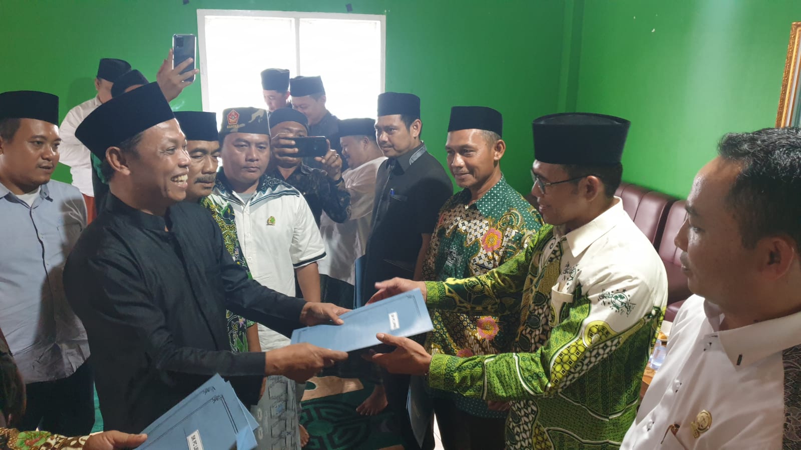 PCNU Lampung Tengah Serahkan SK 10 Lembaga NU, 8 Lagi Menyusul - | NU ...