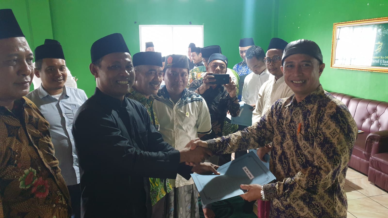 PCNU Lampung Tengah Serahkan SK 10 Lembaga NU, 8 Lagi Menyusul - | NU ...